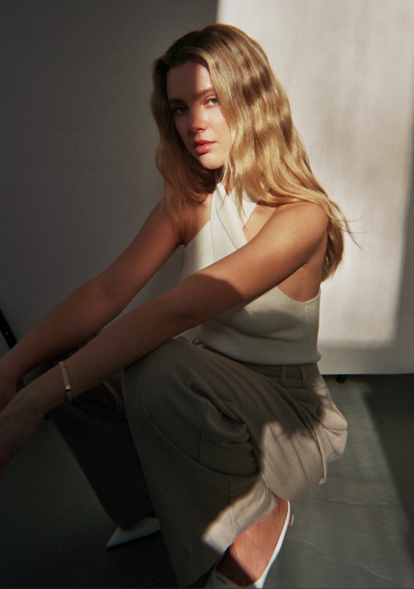 Collaboration with our muse Isabelle Hartmann – ALMADA LABEL