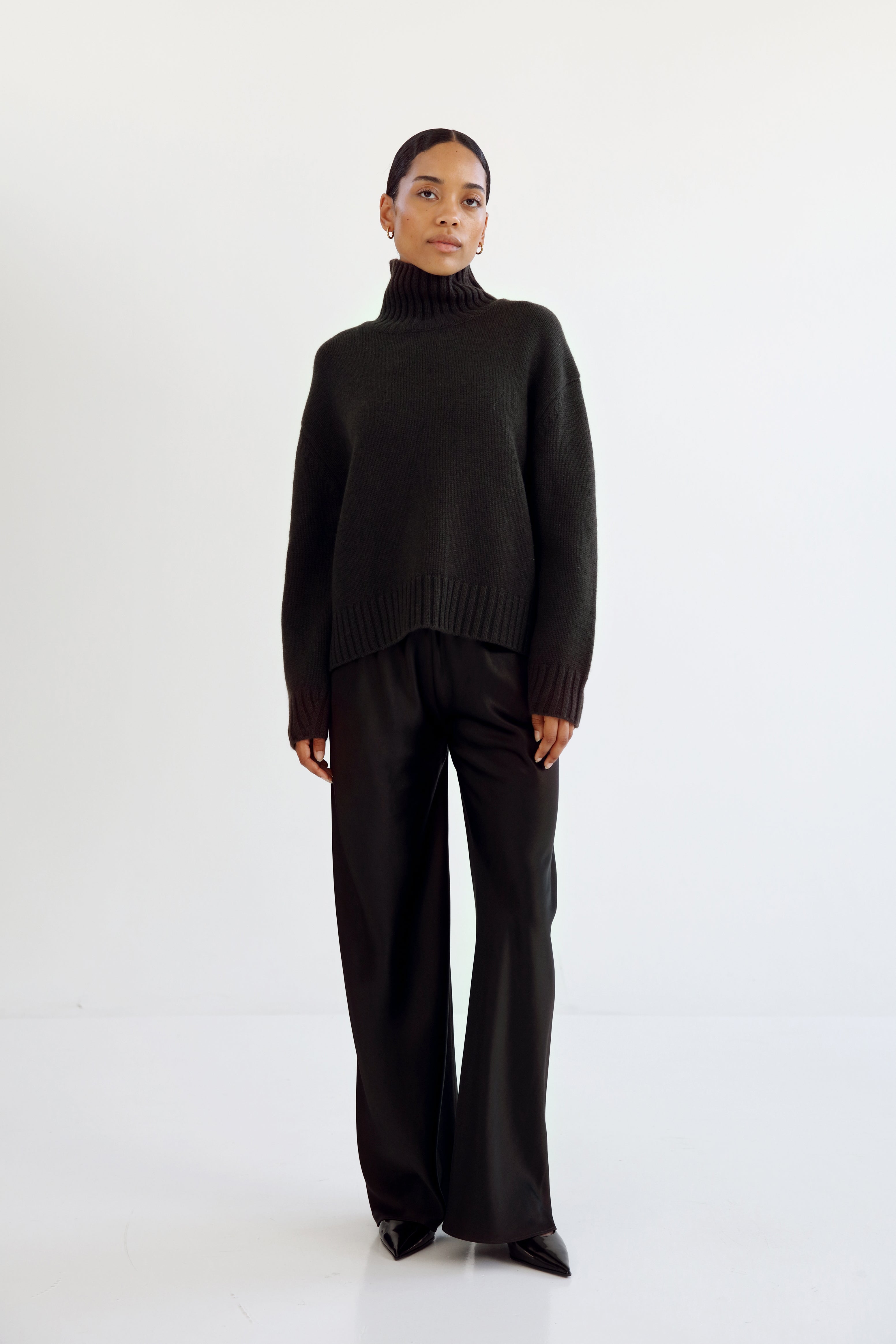 nola-turtleneck-sweater-chocolate-almada-label