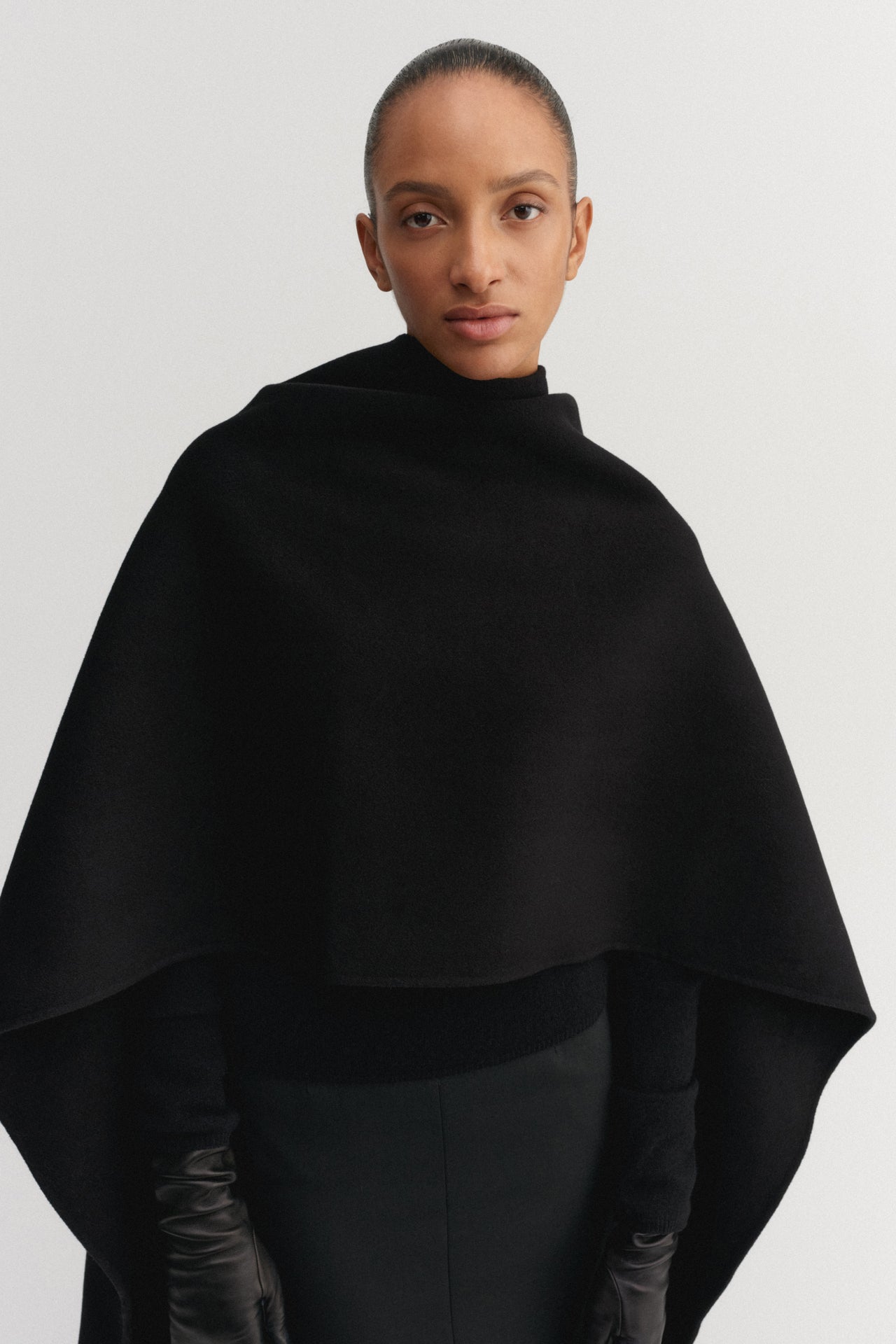 Colette Doublé Cape, black – ALMADA LABEL